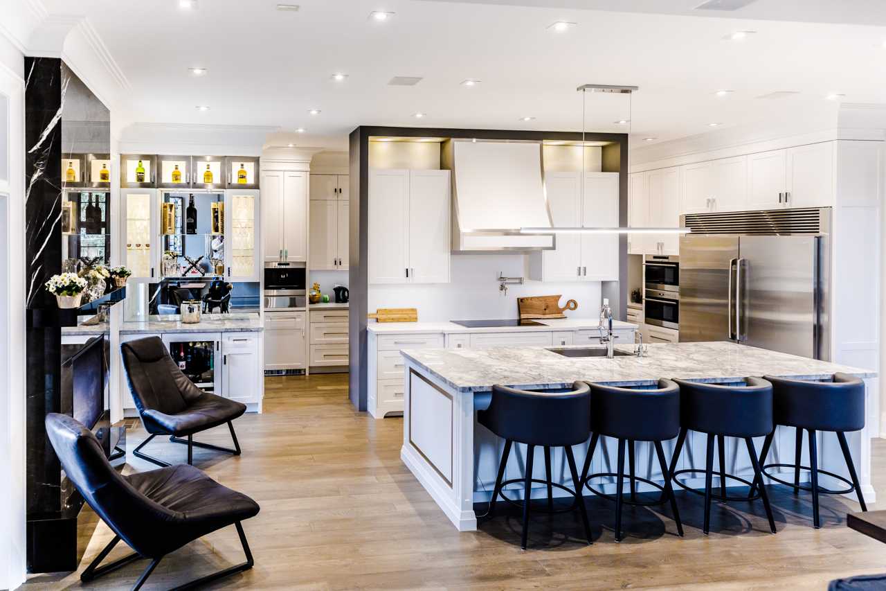 Custom transitional kitchen | Luxury design Kitchen in Sedgewick Cres ...