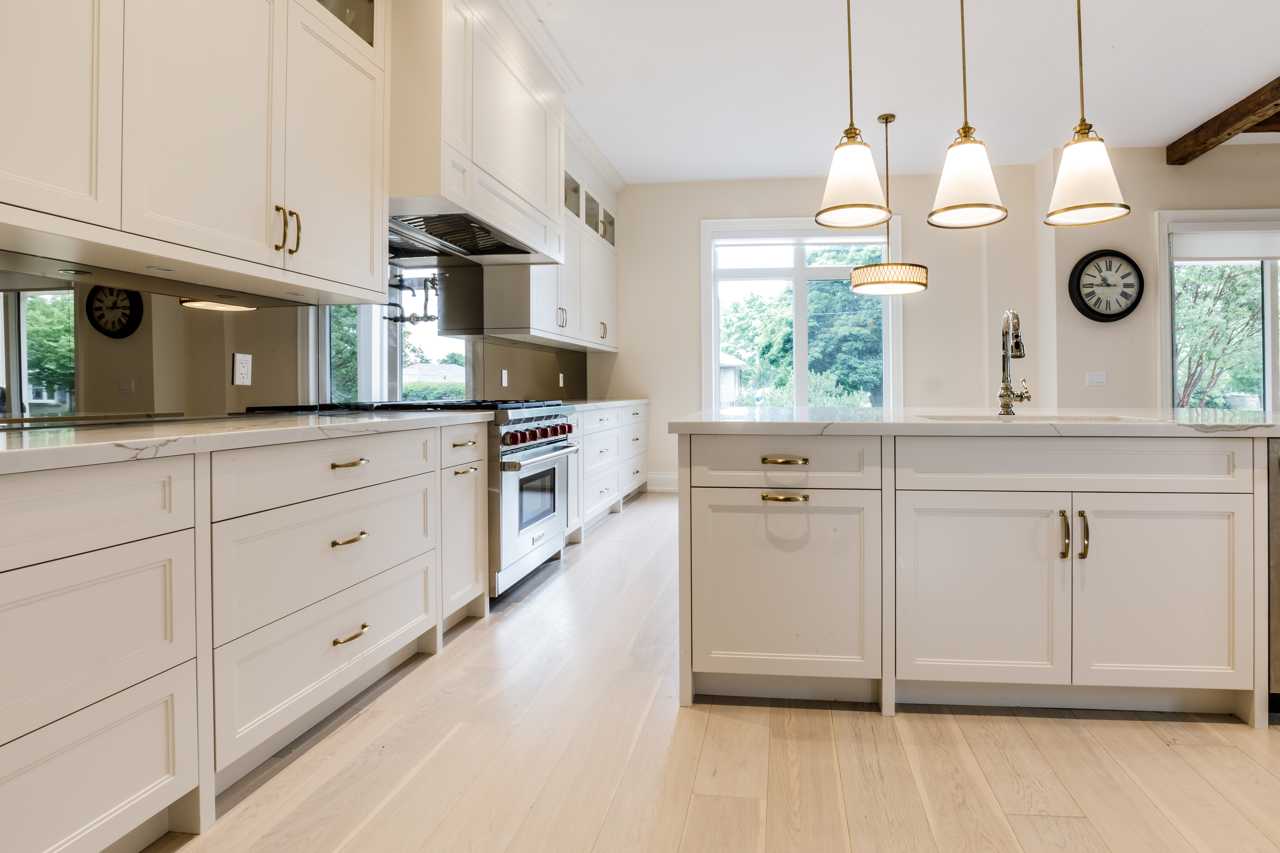 Custom transitional kitchen | Luxury design Kitchen in White Pines Rd ...